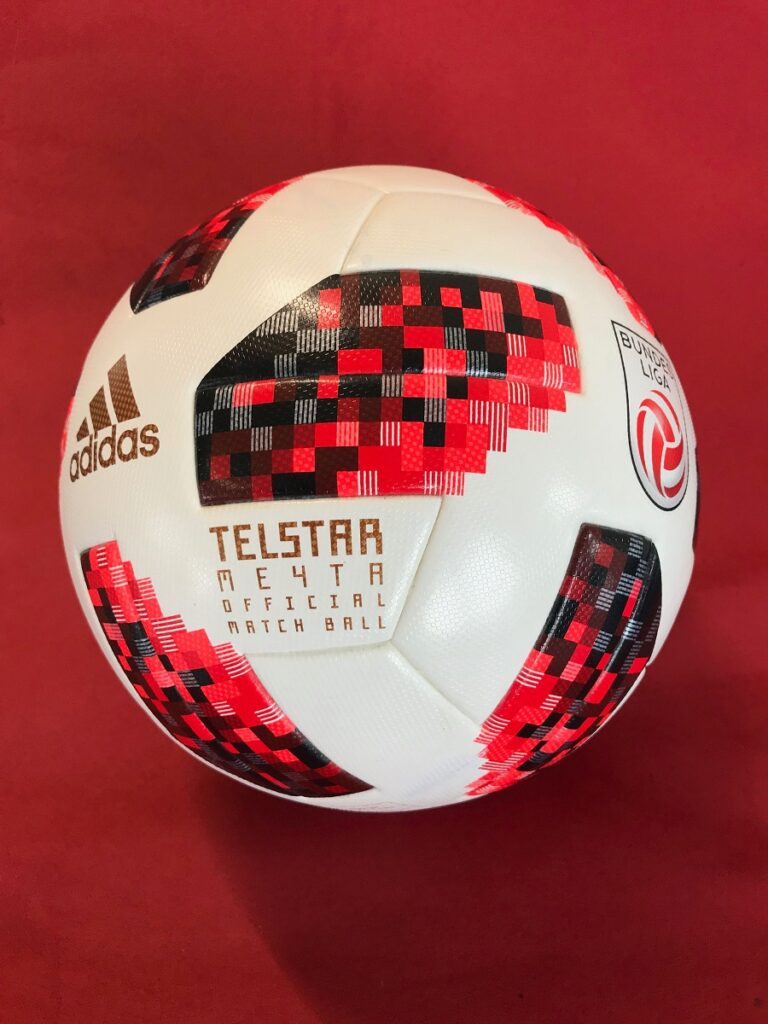 Adidas WM-Ball Telstar Mechta für neue Bundesliga-Saison | Redaktion ...