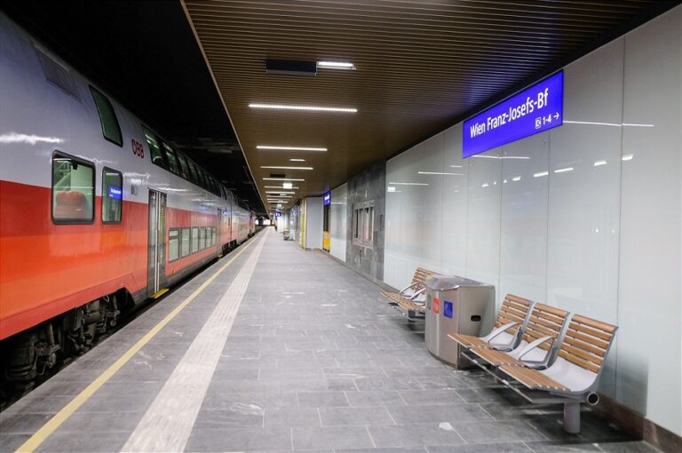 Wien Franz-Josefs-Bahnhof – S40 und R40 wieder wie gewohnt unterwegs ...