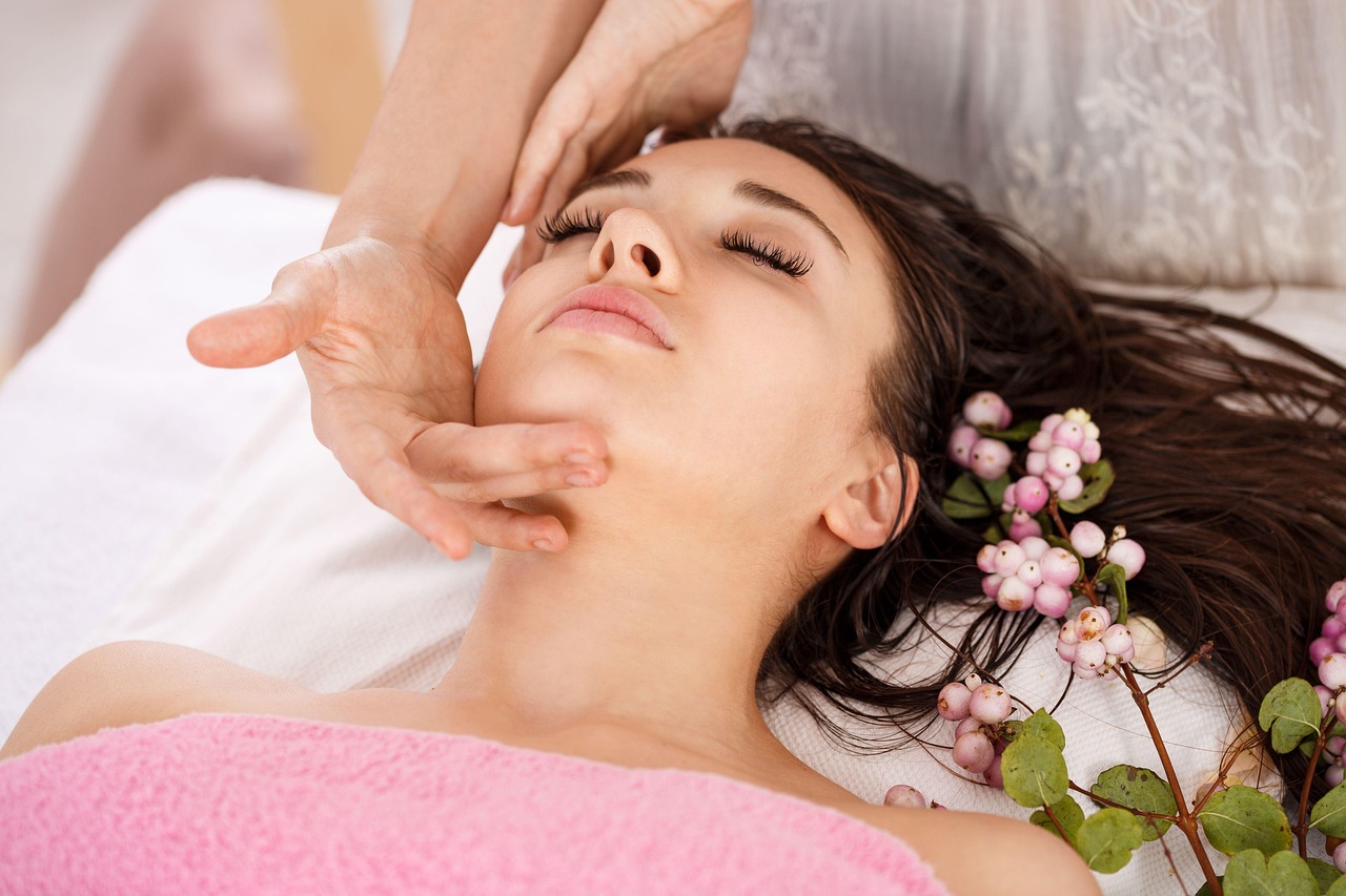 Gesichtsmassage für strahlende Haut: Tipps und Techniken | Redaktion ...
